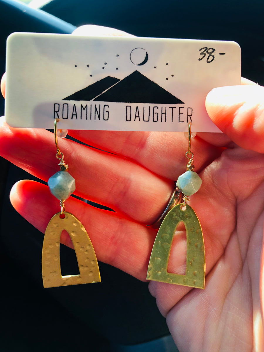 Hammered Brass w/Mint Bead Earring – Bottoms Up Boutique